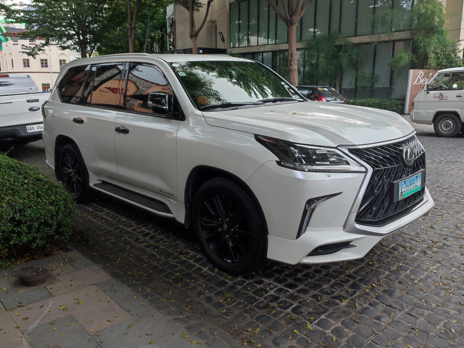 レクサスGXとLXの違いとは？後悔しない選び方のポイントを徹底解説 | 車歴ドットコム